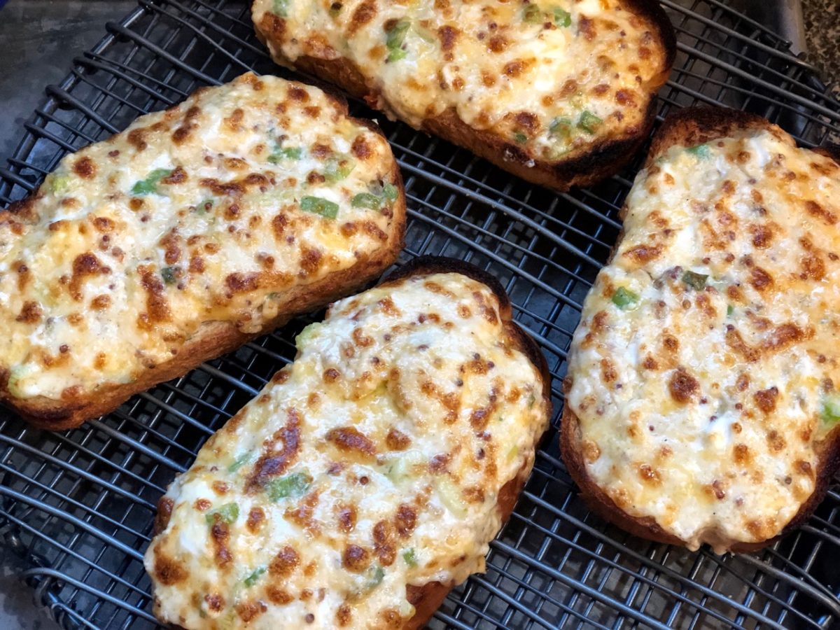 Cheddar Cheese Toast with Cream Cheese Dip Recipe